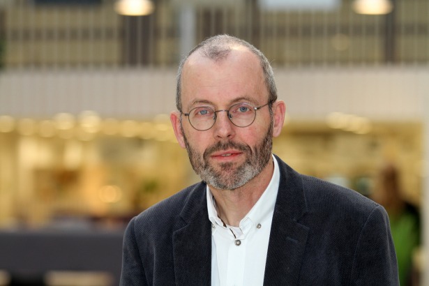 Sake Stoppels wordt geïnstalleerd als nieuwe CHE-lector - Cvandaag.nl