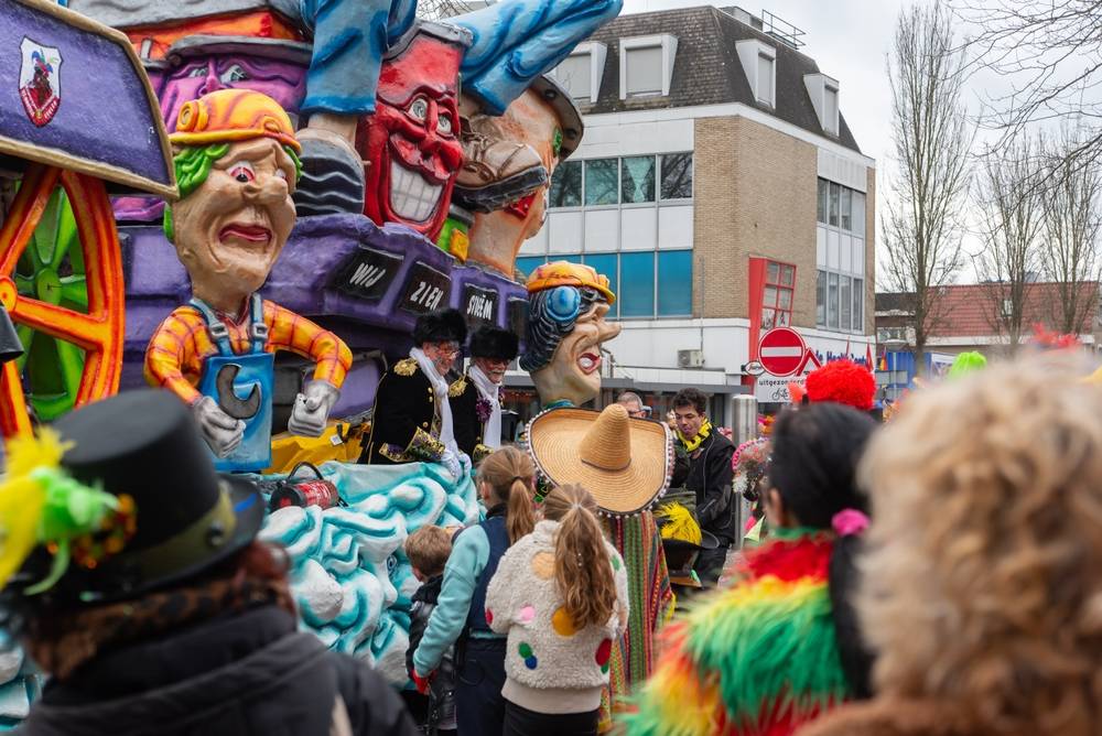 ChristenUnie deelt 'gratis bier' uit bij start carnaval in Venlo ...
