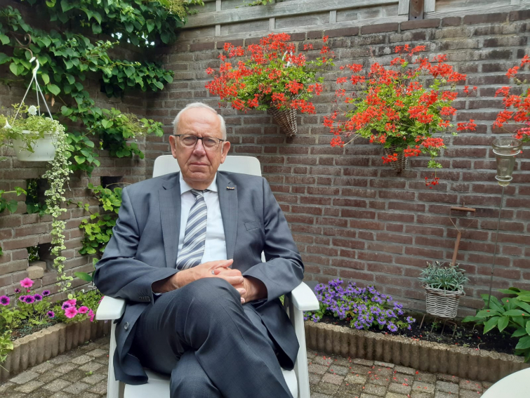 Ds. M. B. van den Akker is 50 dominee: "Gods koninkrijk reikt verder ...