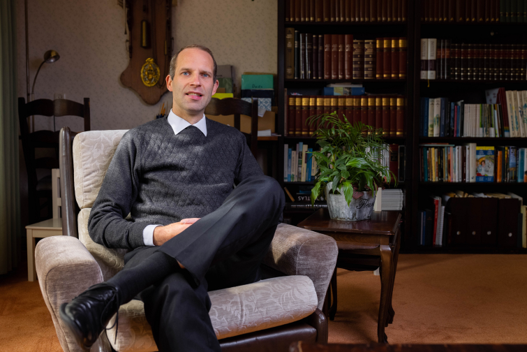 Ds. M. Van Reenen bevestigd bij herstelden Urk - Cvandaag.nl