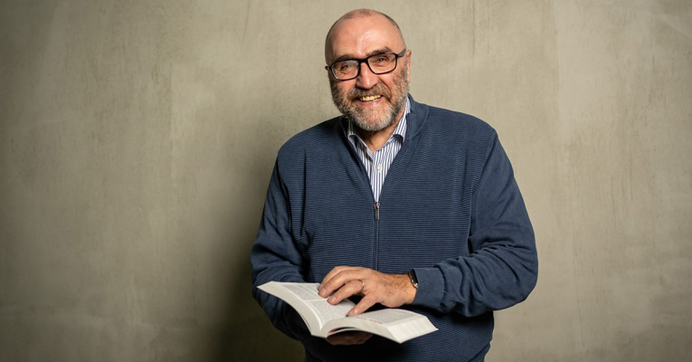 Gerrit Krul (65) besloot om in één jaar de hele Bijbel door te lezen ...