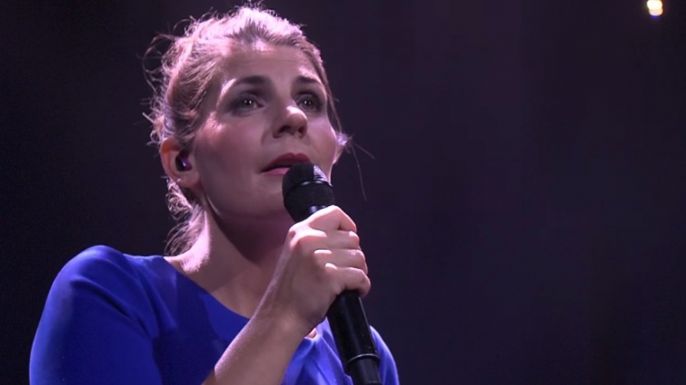 Deze vijf prachtige liederen van Kinga Bán zullen nog voor veel mensen ...