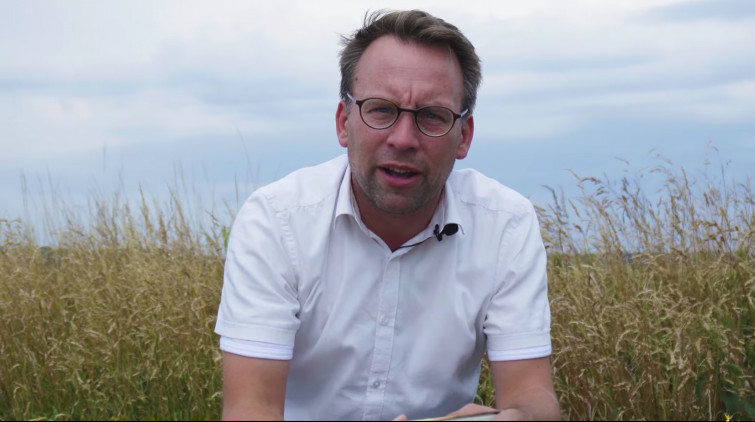 Videoboodschap Bert Noteboom: "De verlossing is aanstaande" - Cvandaag.nl