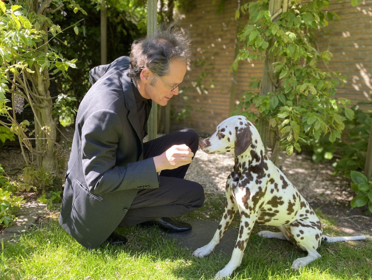 Dr. Bouter vindt het zorgwekkend als een kerkdienst een event wordt ...