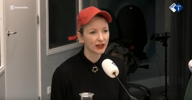 Radiocolumnist Elfie Tromp deelt haatcolumn over Urk op Radio 1 ...