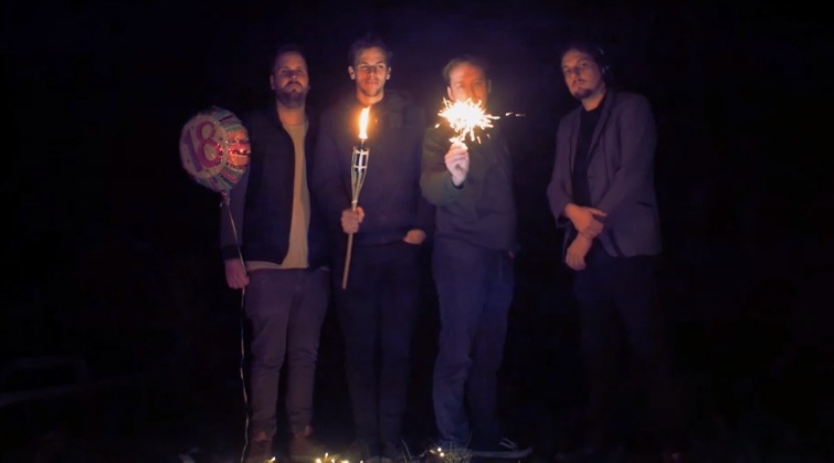 Beluister het 2018 nieuwjaarslied van David, David, Bob en Renger ...