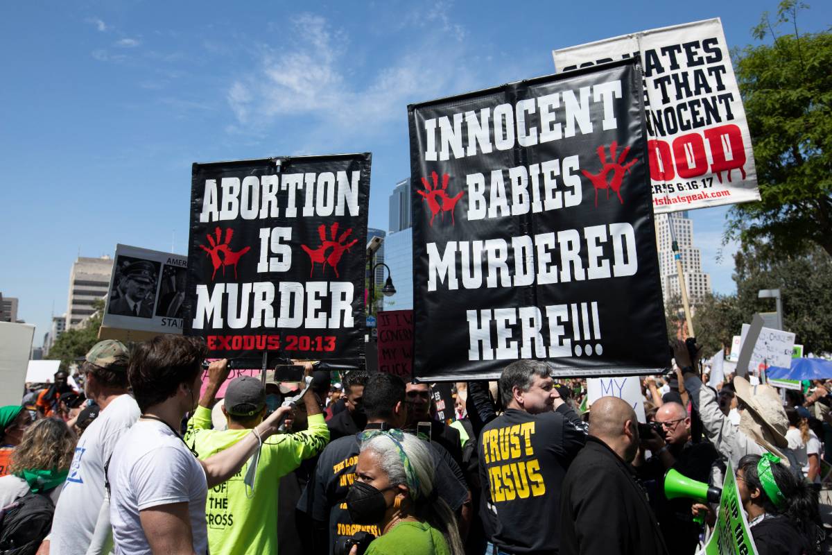 Pro-life vrijwilliger aangeklaagd na bieden van hulp aan vrouwen met ...