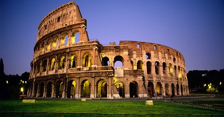 Standbeeld van Moloch geplaatst bij ingang Colosseum in Rome - cvandaag.nl