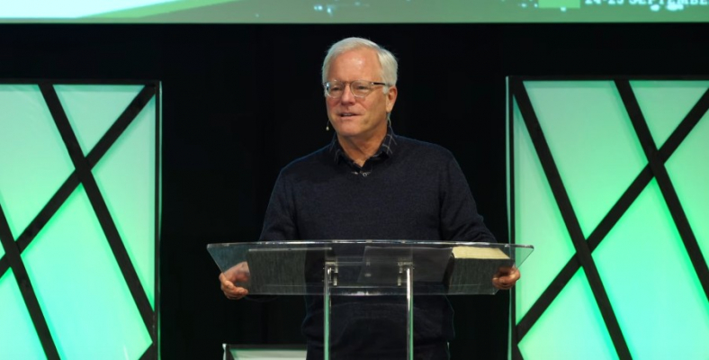 Terugkijken: Tim Savage legt uit waarom het Evangelie centraal moet ...