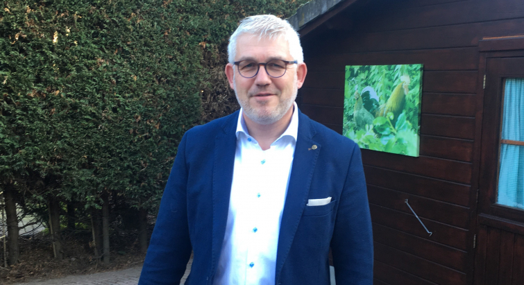 Ds. Berry Haverkamp: "Soms moet ik de kroeg in" - Cvandaag.nl